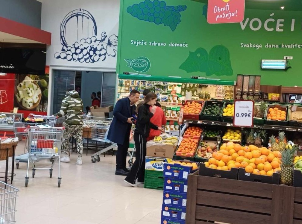 POČEO SEDMODNEVNI BOJKOT VOLI MARKETA Jevto Eraković iz DPS-a potrčao u ...